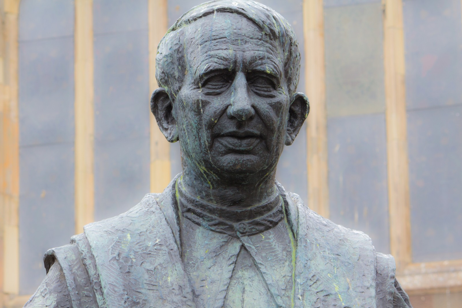 Cardinal Hume Monument - Nigel Boonham (2002) - Art in Newcastle Upon Tyne